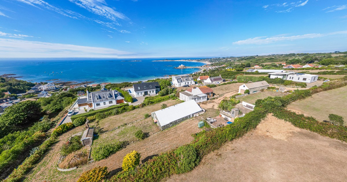 La Rocque - Guernsey Property - Livingroom Guernsey and Jersey Estate ...