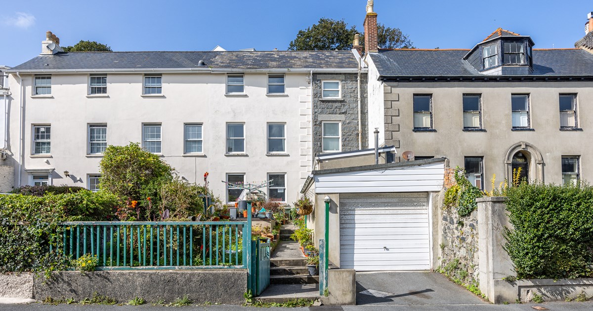 Stratton House - Guernsey Property - Livingroom Guernsey and Jersey Estate Agents