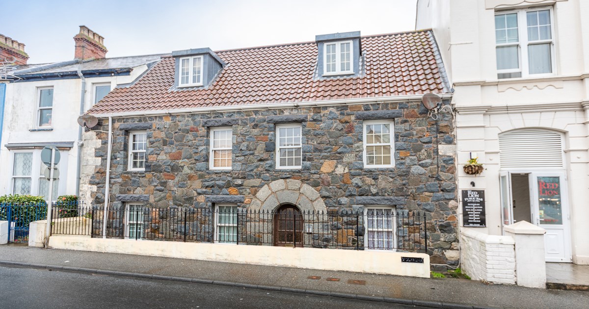 Flat 4, Wulfruna - Guernsey Property - Livingroom Guernsey and Jersey ...