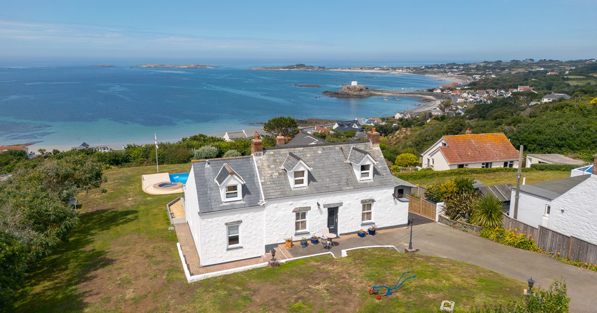 La Rocque - Guernsey Property - Livingroom Guernsey and Jersey Estate ...